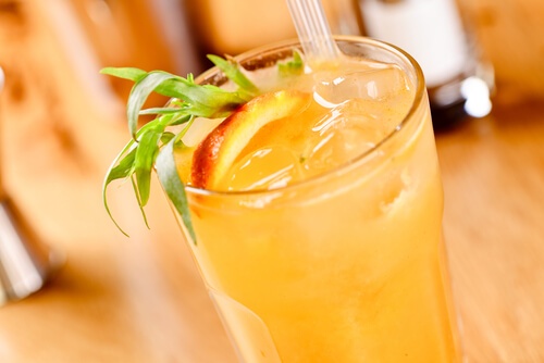 6 Hacks for a Healthy Happy Hour